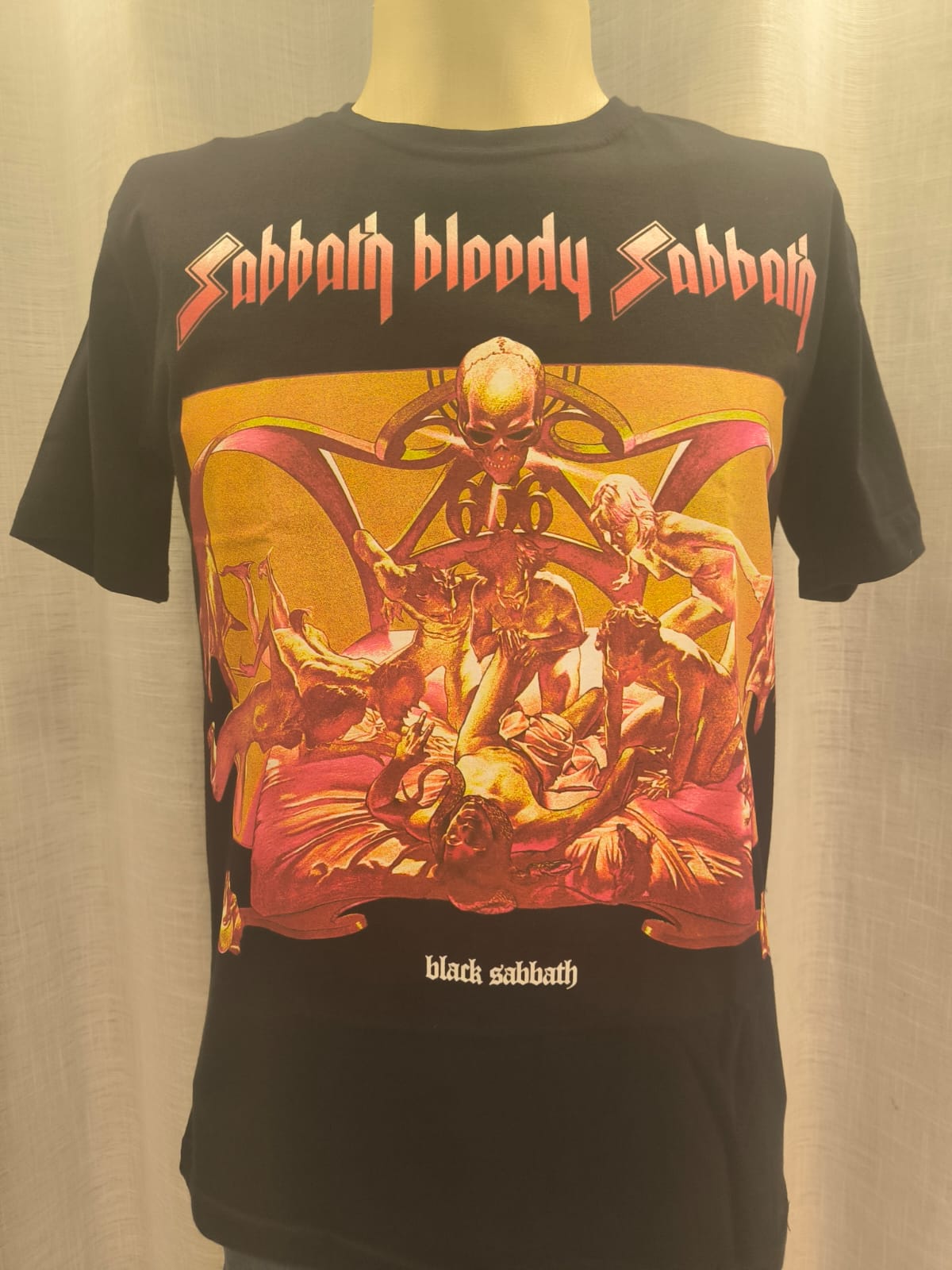 Camiseta Black Sabbath “Sabbath bloody Sabbath” (Stamp) – blackshirtpg.com